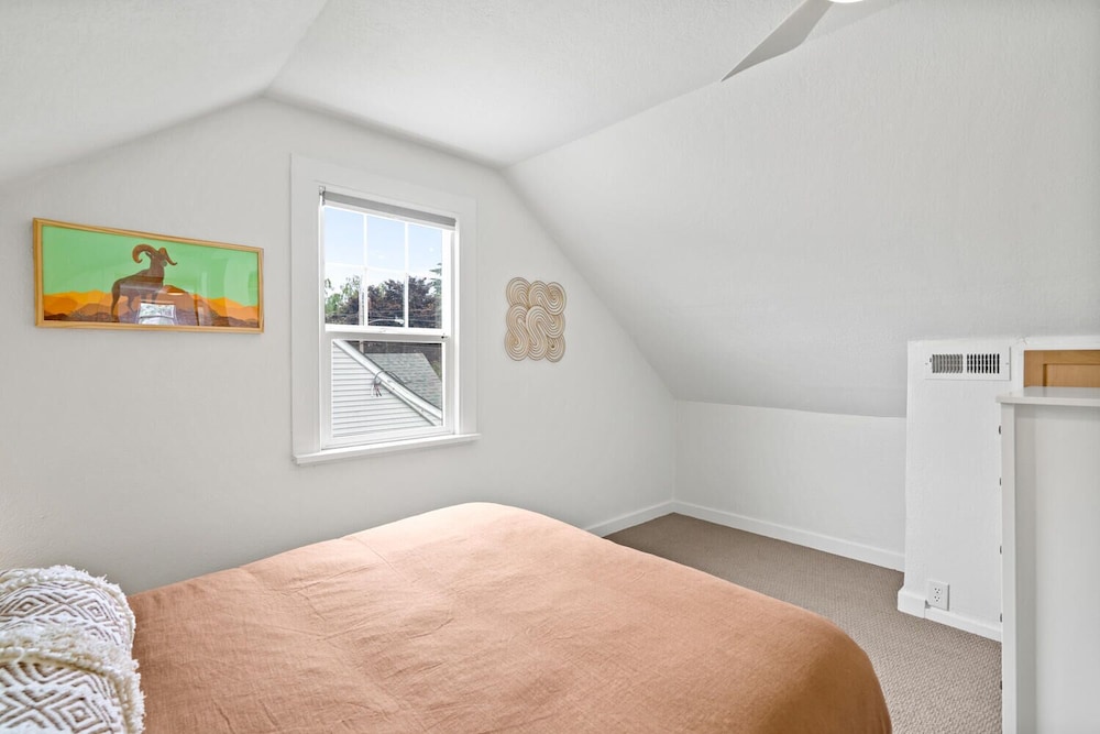 Hygee Vibes | Charming Cottage - McMinnville, OR