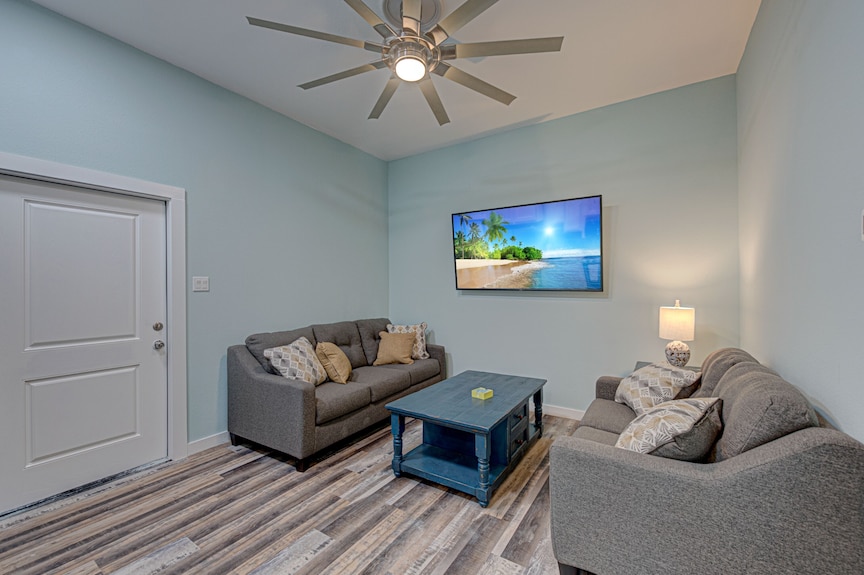 Casa Nemo- Pool! Boat Parking & Game Room! Heated Pool & Walk To Sandfest - Port Aransas, TX