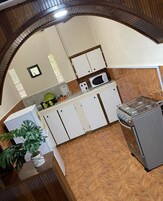 Suite-Estúdio Clássica | Cozinha privada | Um micro-ondas, utensílios de cozinha 