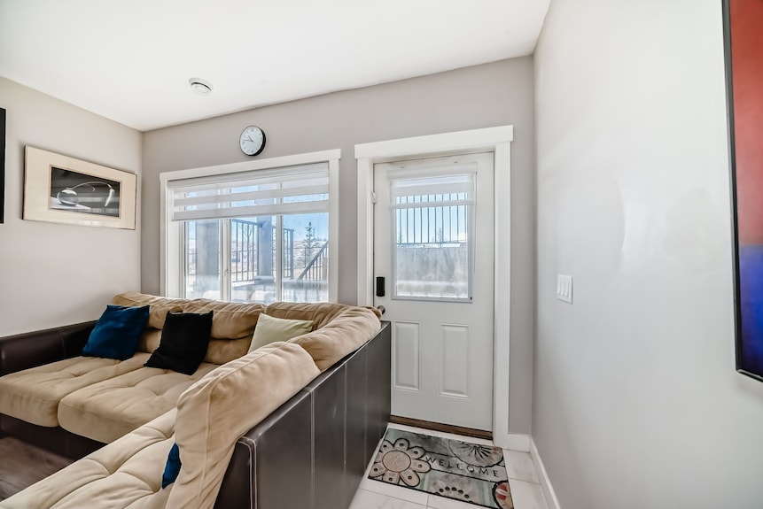 3 Bedroom Luxury Court Home In Nolan Hill - Alberta