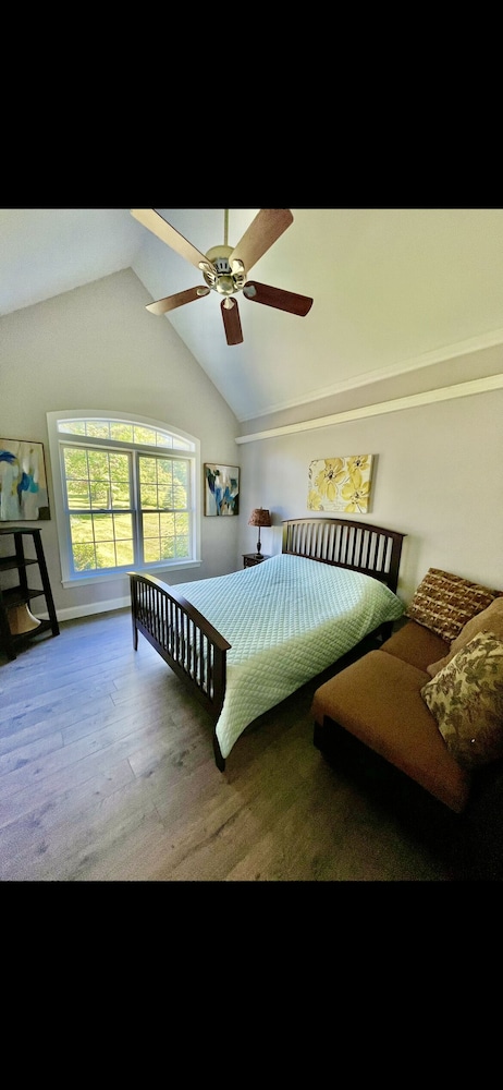 Waterfront House With Amazing Views Of Lake Ontario And Sunsets - Sterling Renaissance Festival