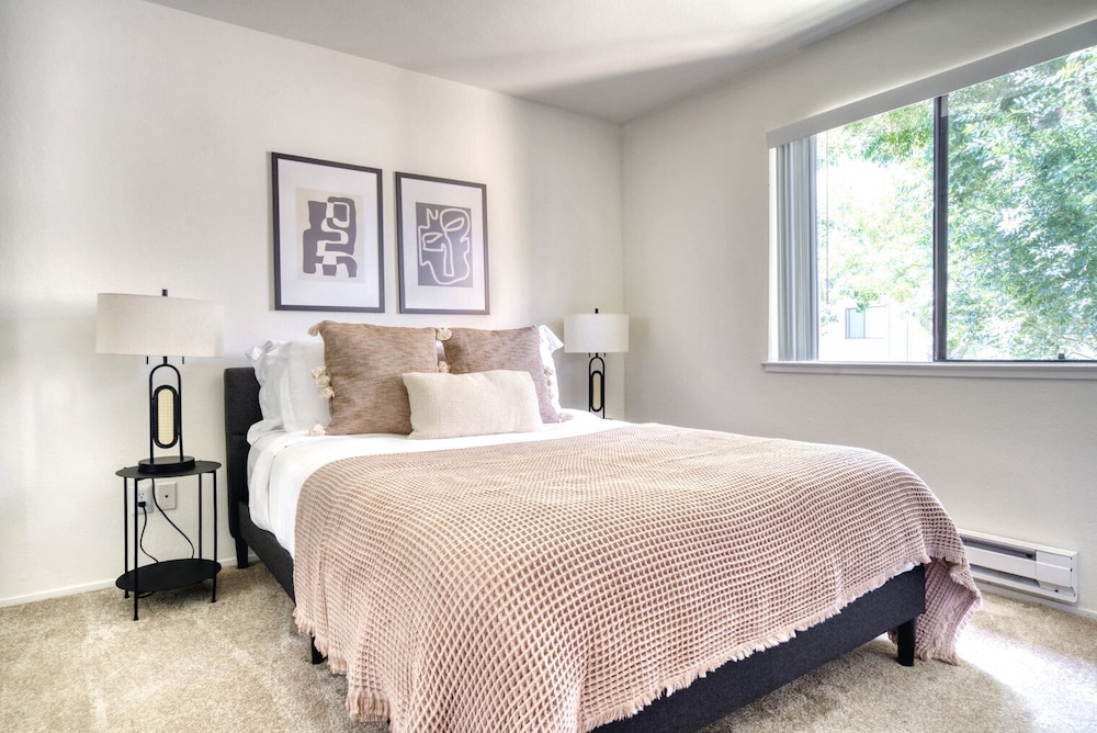 Deluxe Mountain View 1br W/ Gym, Pool & W/d, Nr Downtown, By Blueground - Palo Alto, CA