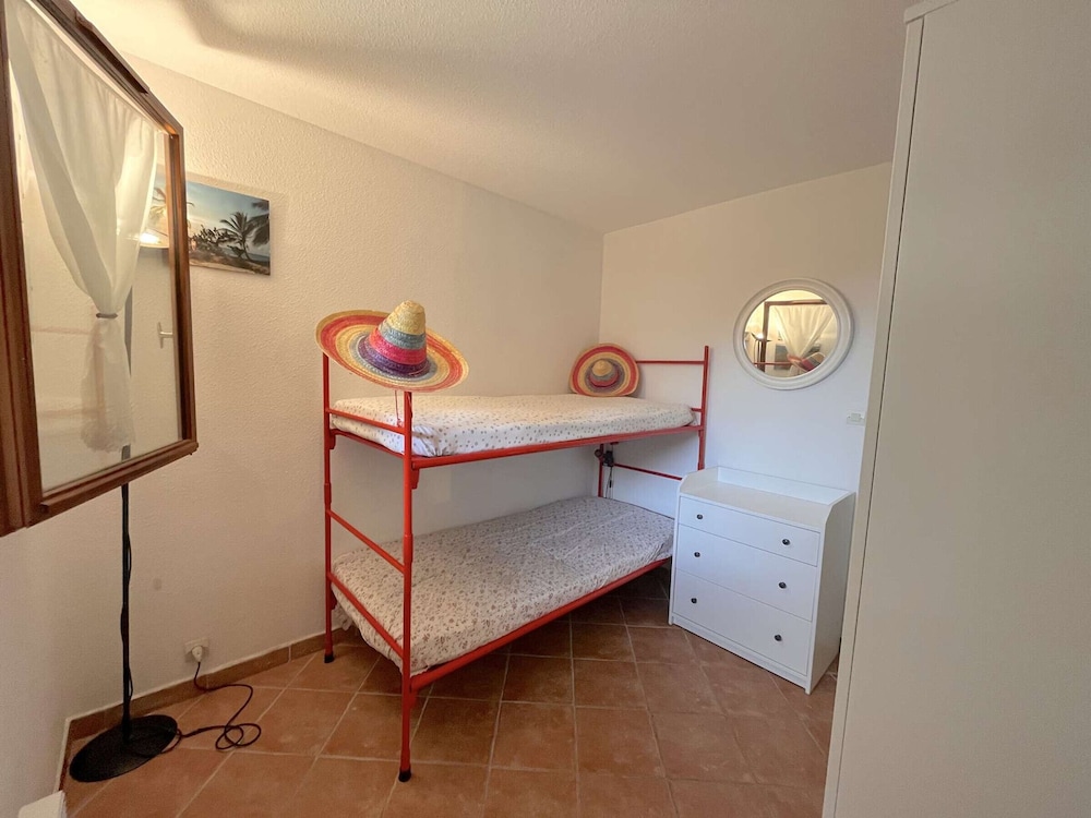 Appartement Cosy Avec Terrasse, Piscine & Parking, Proche Plages – 2 Pièces Pour 4 à Cavalaire - Cogolin