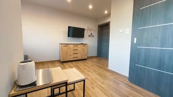 Quarto quádruplo básico | 1 quarto, ferros/tábuas de passar roupa, Wi-Fi de cortesia