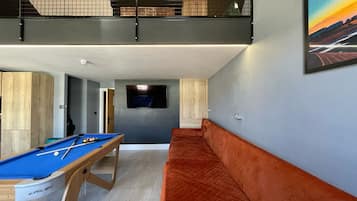 Penthouse de Luxo, casa de banho privativa | Cozinha partilhada | Mesas de jantar