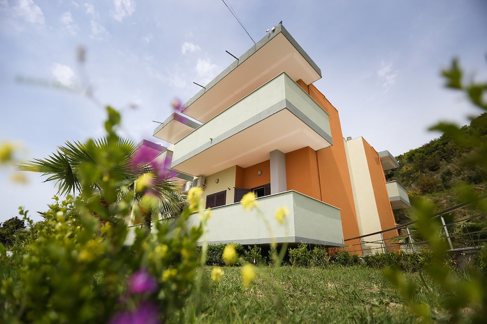 Hotel Jaho - Spille