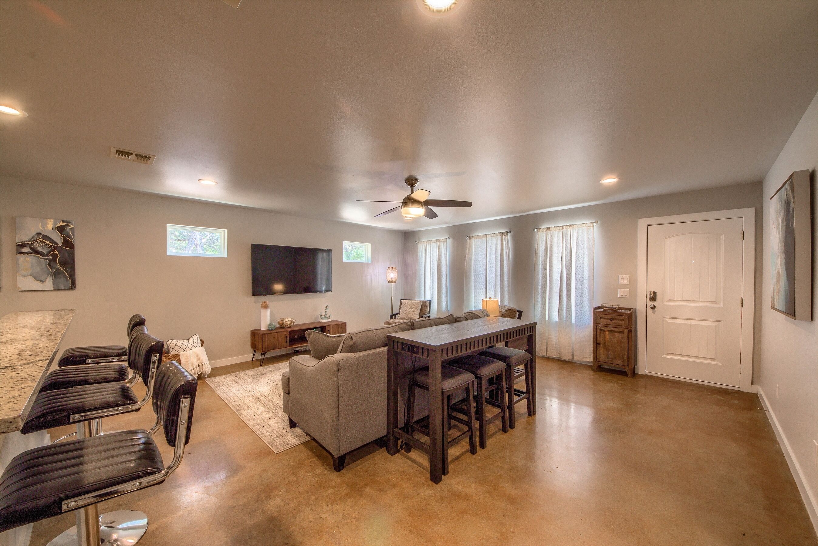 Just A Hop, Skip And A Splash To The Guadalupe River Or Canyon Lake. - Wimberley, TX