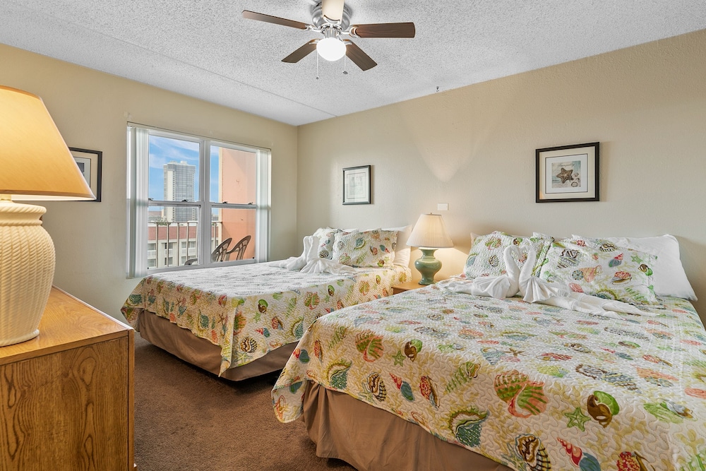 Budget Friendly Resort District Condo Near Water Park - Great Views - テキサス州