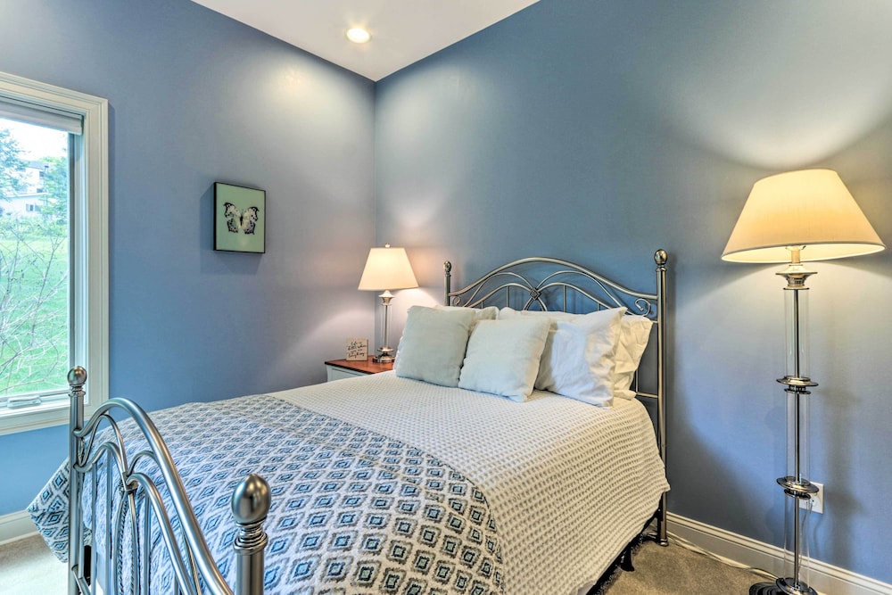 Elegant Middlefield Getaway W/ Game Room! - Middletown, CT