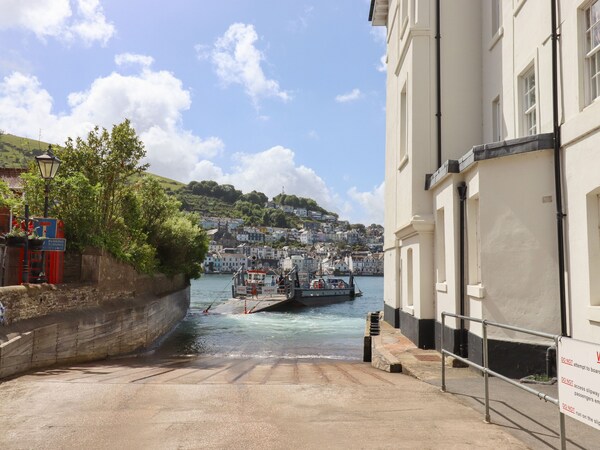 Ferryside - Dartmouth