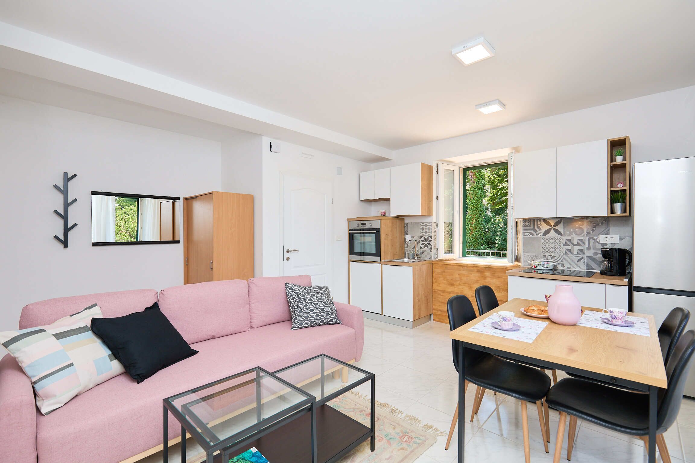 Apartamento (1 Bedroom) | Sala | Televisor de ecrã plano de 102 cm com canais por cabo, televisor 