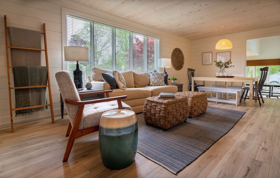 Newly-renovated, 3-bedroom Cottage + Bunkie, Steps To Private Beach, Grand Bend! - Ontario