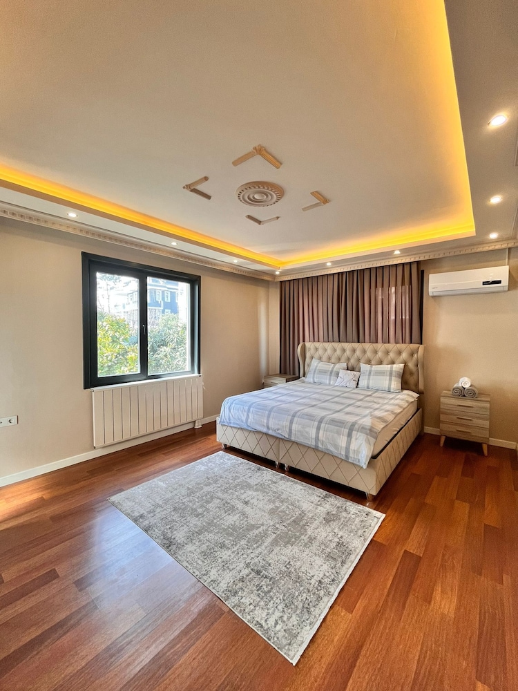 Unique Villa With Unique Sea View Away From The Stress Of The City - Esenyurt
