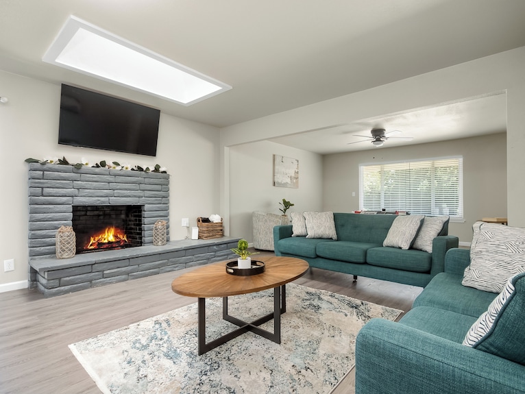 Fresno House| Air Hockey| Private Parking|4/2:wow! - Fresno, CA