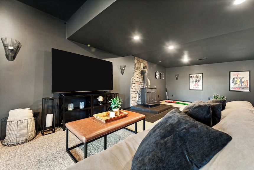 Gorgeous Private Apartment - Midland, PA