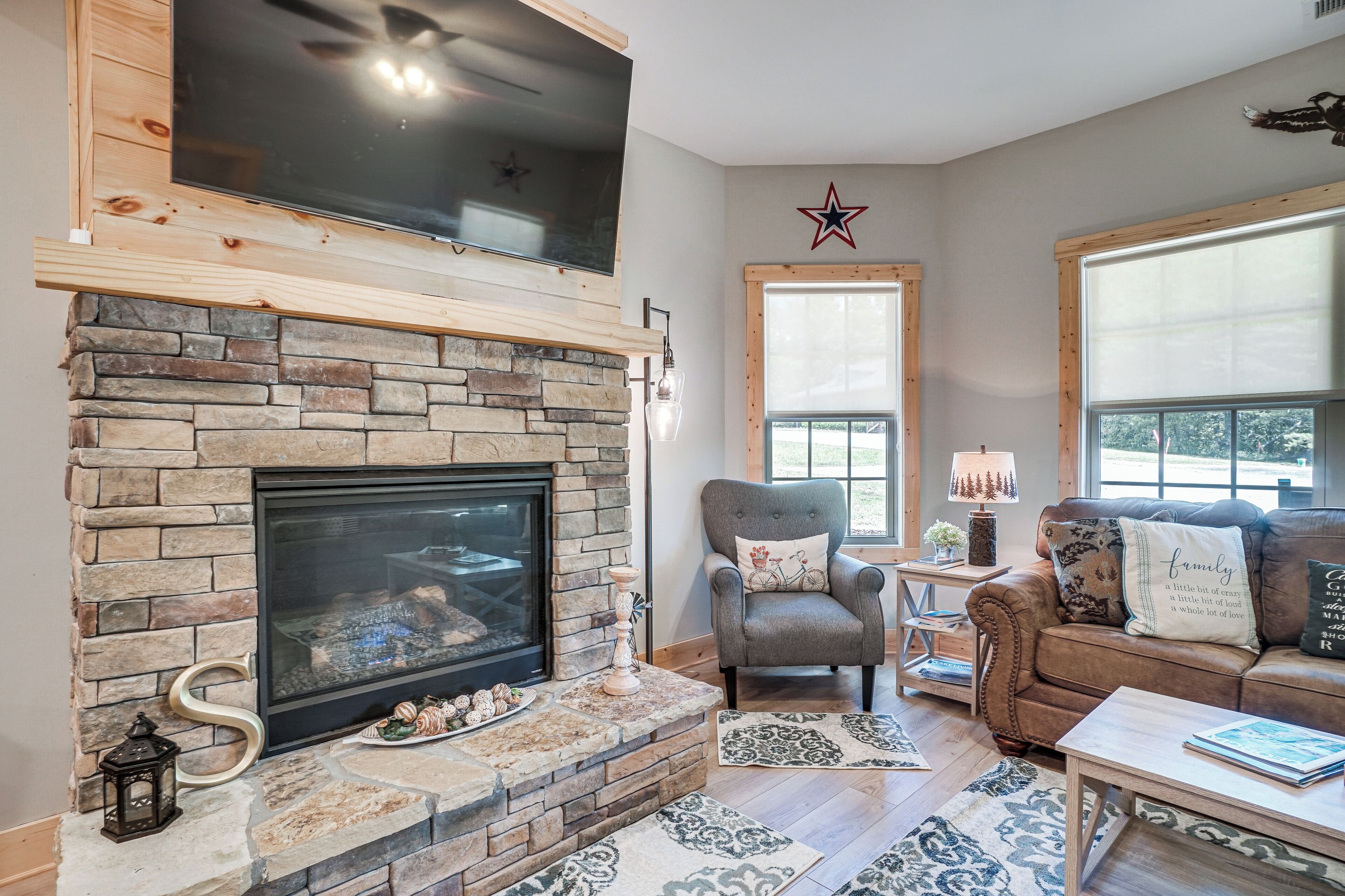 Hot Tub & Ev Charger: Helen Getaway W/ Views! - Helen, GA