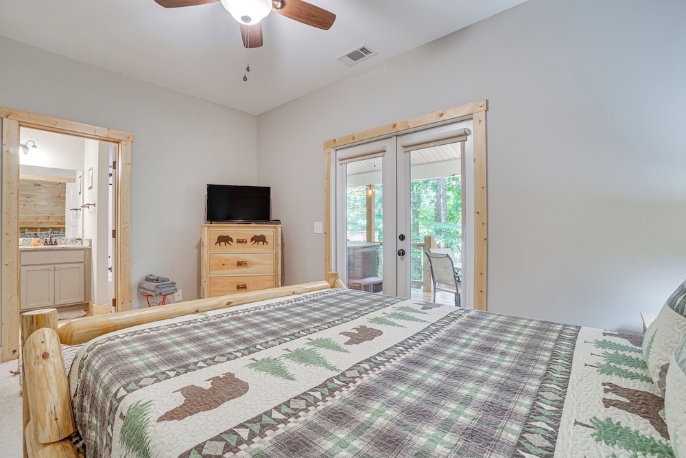 Hot Tub & Ev Charger: Helen Getaway W/ Views! - Helen, GA