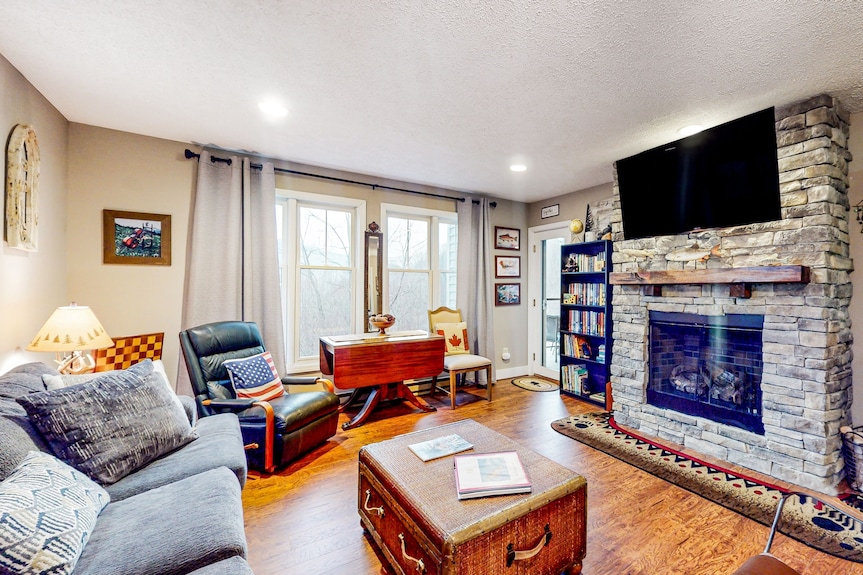 Beautiful Home Close To Outdoor Activities With Wifi, Private Washer/dryer, Deck - North Carolina