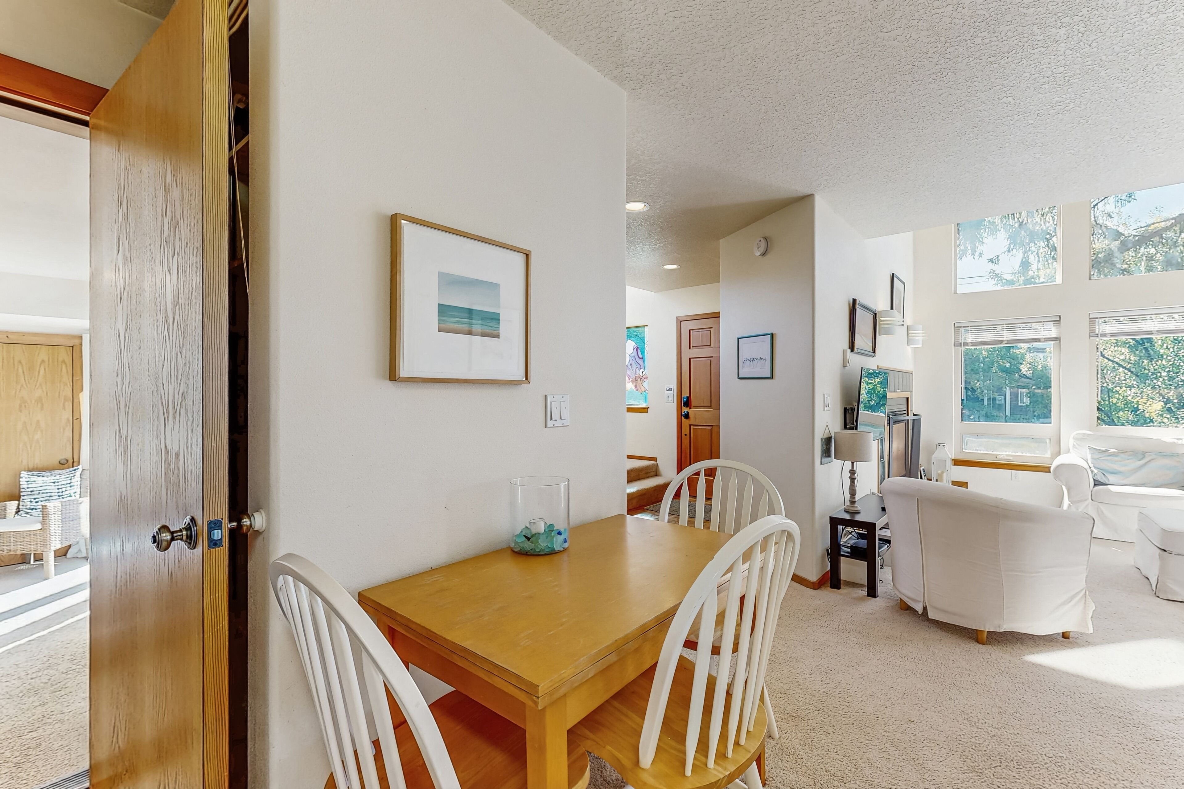 Dog-friendly Sunlit Duplex - 1 Block From Ocean & Perfect Beach Retreat - Manzanita, OR