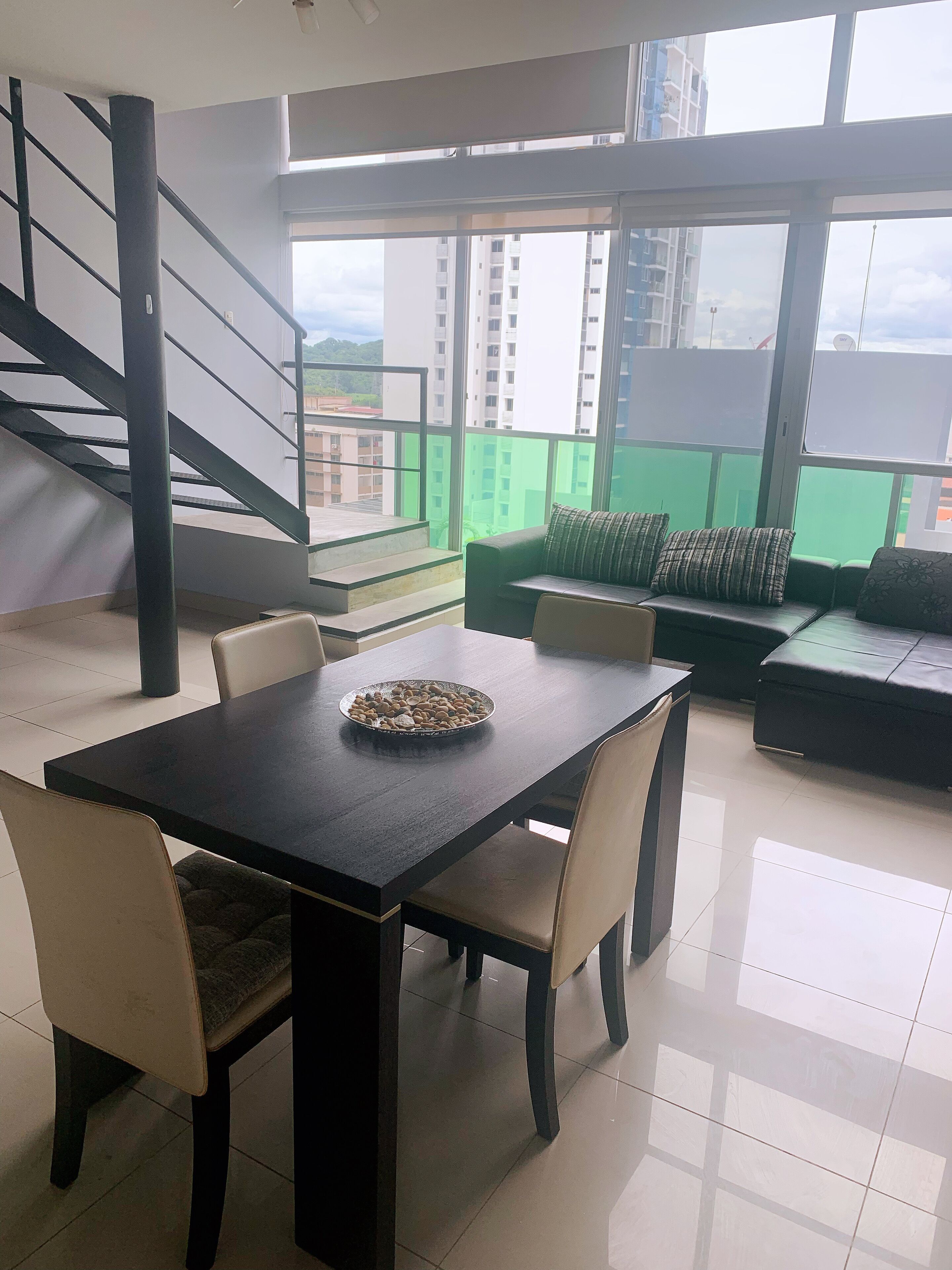 Modern Loft-style, 2 Level Apartment  With City Views, Cover Parking And Pool. - Panamá