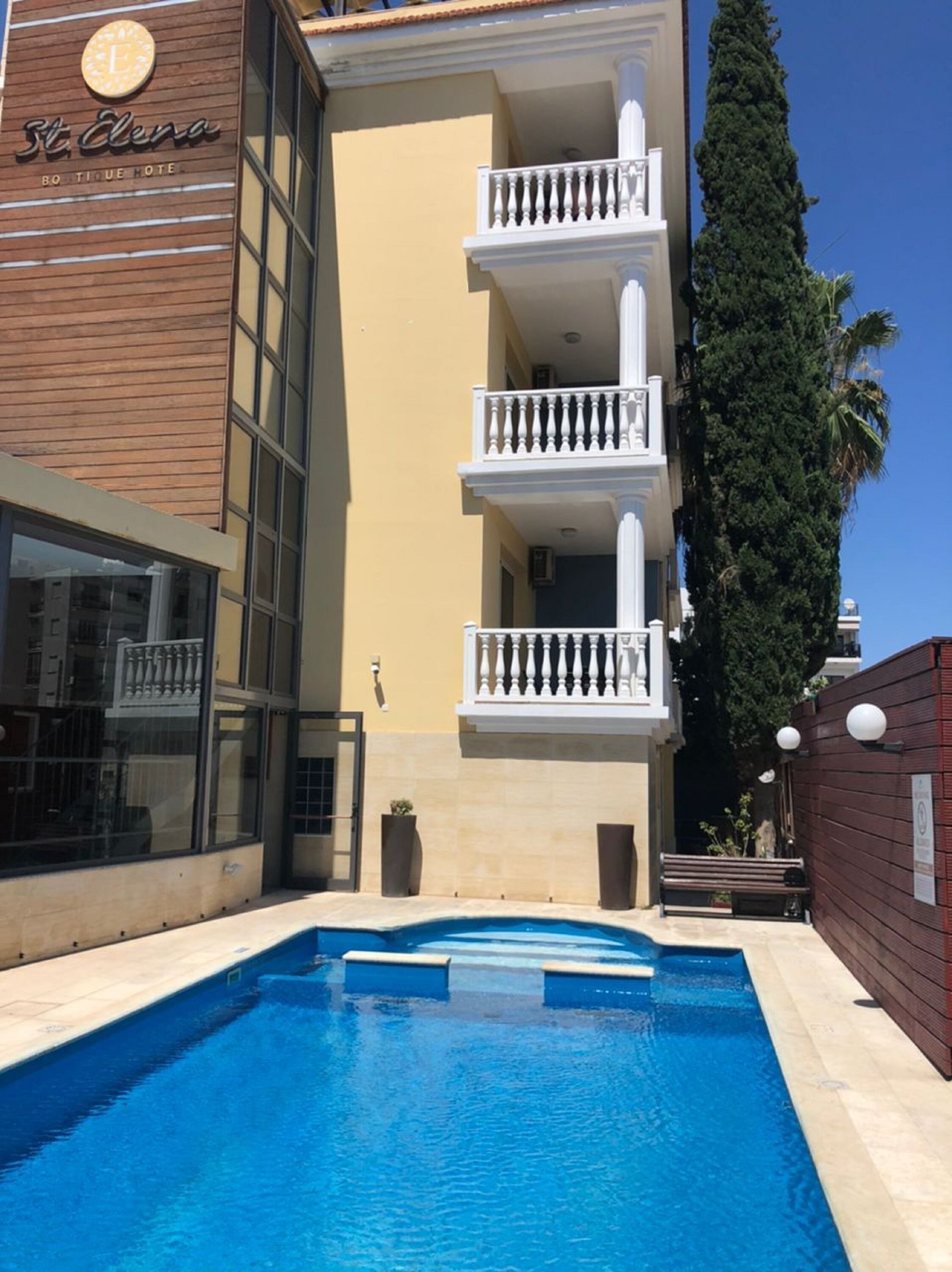 Piscina externa sazonal