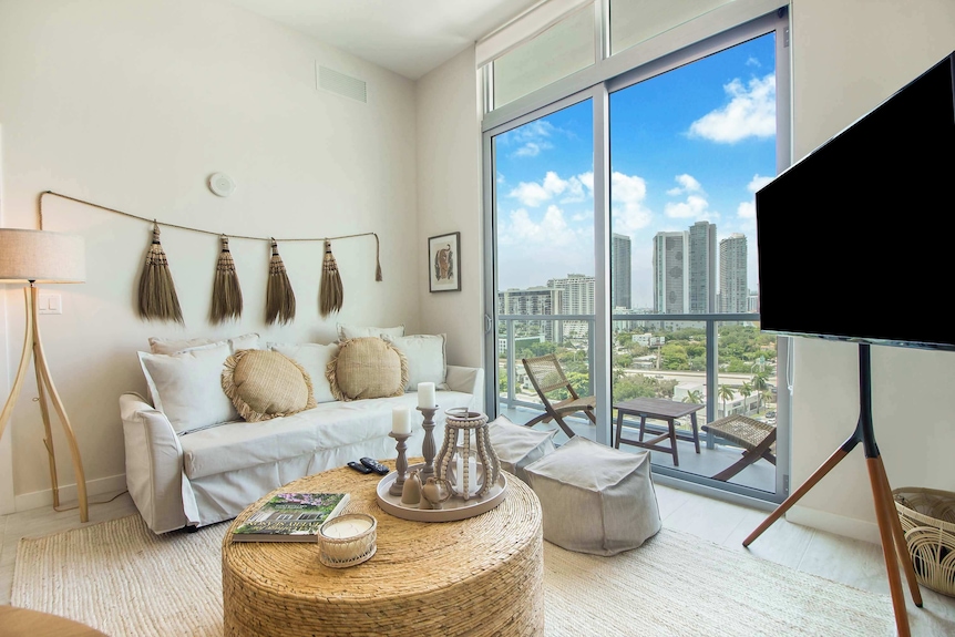 One Bedroom Condo King Bed With City Views - Miami