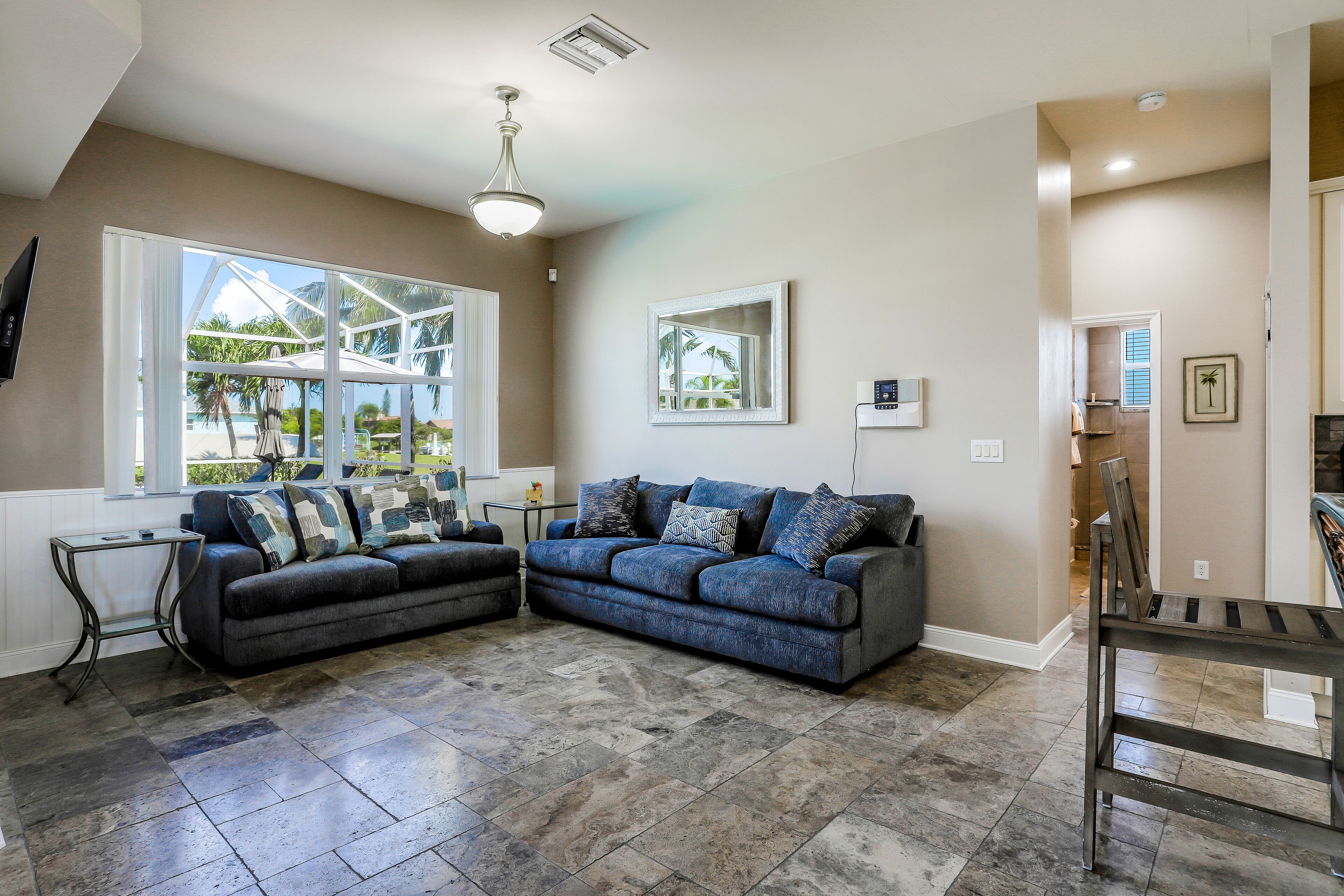 Dog-friendly Home On Canal With Heated Pool, Spas, Central Ac, & Washer/dryer - ケープコーラル, FL