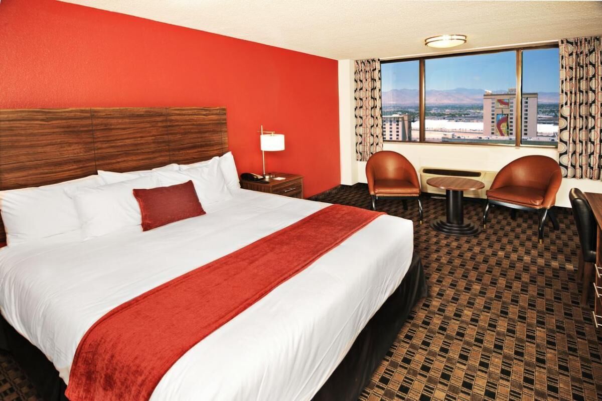 Deluxe One King Room At The D Las Vegas - Las Vegas