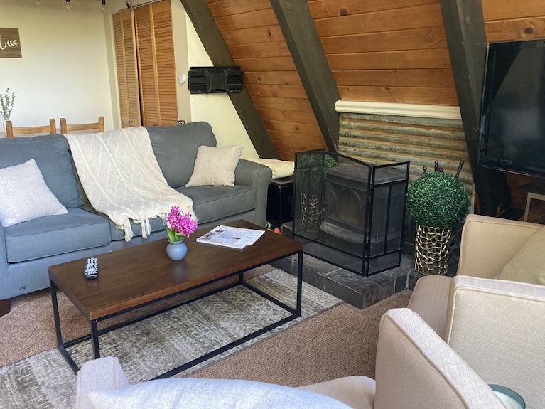 Beautiful A-frame Mountain Cabin With Hot Tub! - Running Springs, CA