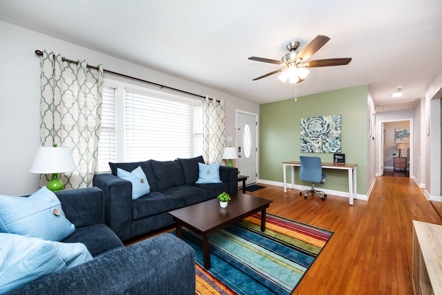 Roomy 3br 1.5ba Near Uptown/airport \Nperfect For Extended Stays.\n - Cotswold - Charlotte