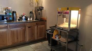 Café da manhã para viagem grátis todos os dias