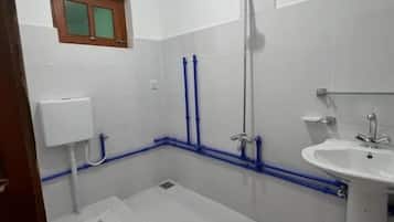 Quarto casal luxo | Banheiro | Chuveiro, produtos de toalete grátis, toalhas de banho