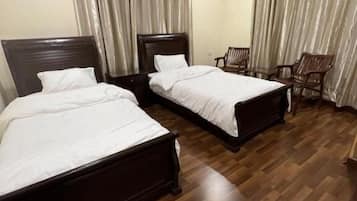 Quarto casal luxo | Ferros/tábuas de passar roupa, Wi-Fi de cortesia