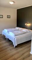 Quarto casal conforto, 2 camas de solteiro | Wi-Fi de cortesia, roupa de cama