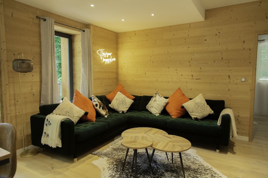 Modern, Luxury Apartment - Opposite Free Bus To Ski Lifts - 10 Mins To Slopes - Morzine