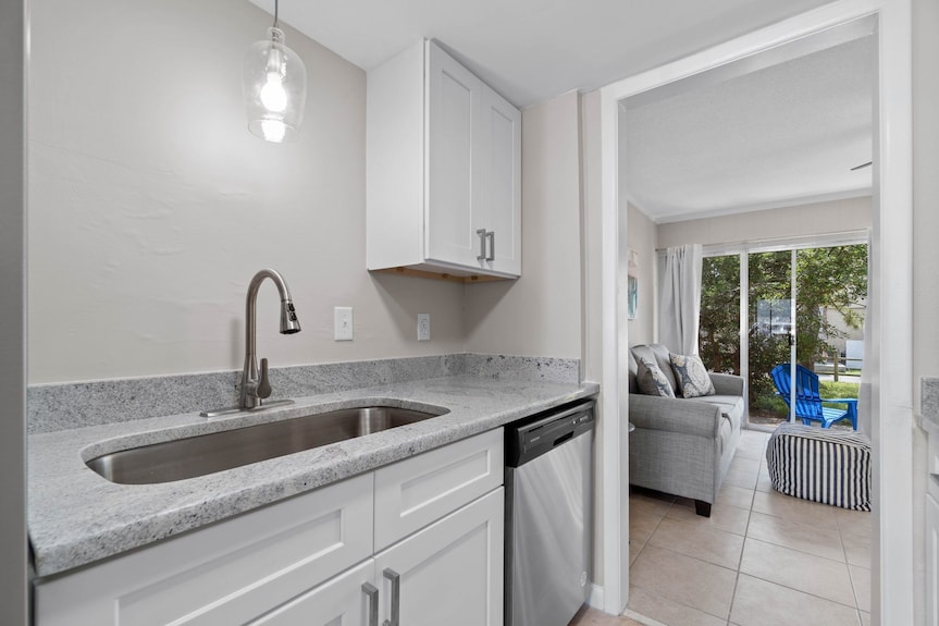 2 Bedroom, Walk To The Beach! Sleeps 6, Outdoor Games And Yard Space! - Fort Walton Beach, FL