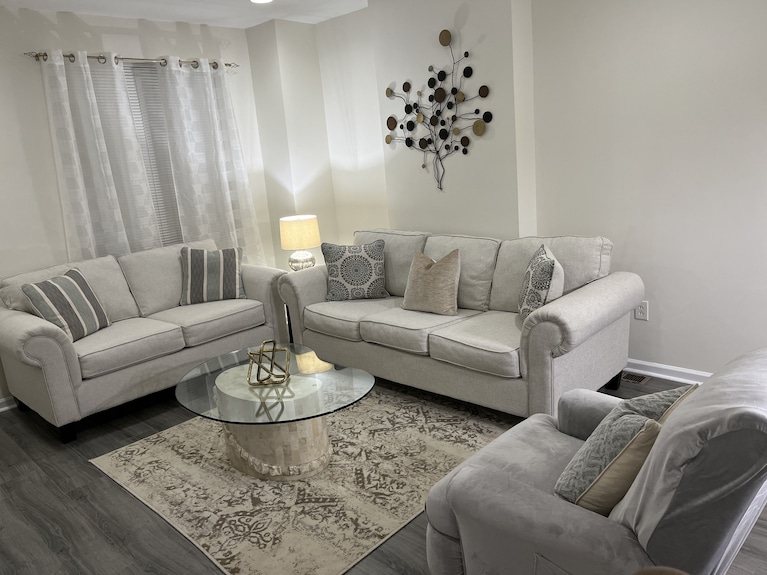 Cozy And Clean Home Conveniently Located In South Phila. - Upenn, Philadelphia