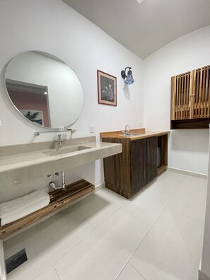 Suite-Estúdio Básica | Minibar, Wi-fi, roupa de cama fornecida 