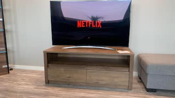 Apartamento | Área de estar | TV, Netflix, serviços de streaming