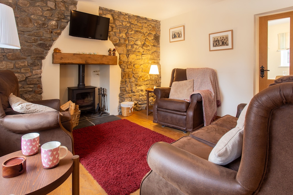 Lovely 3-bed Cottage In The Quiet Hamlet Of Horeb - Llanelli