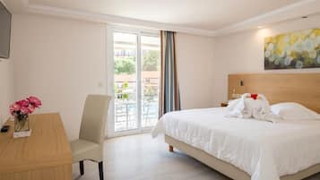Quarto Duplo Standard | 2 quartos, cofre no quarto, cortinas/cortinados opacos