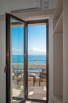 Quarto Triplo Clássico | Terraço/pátio interior