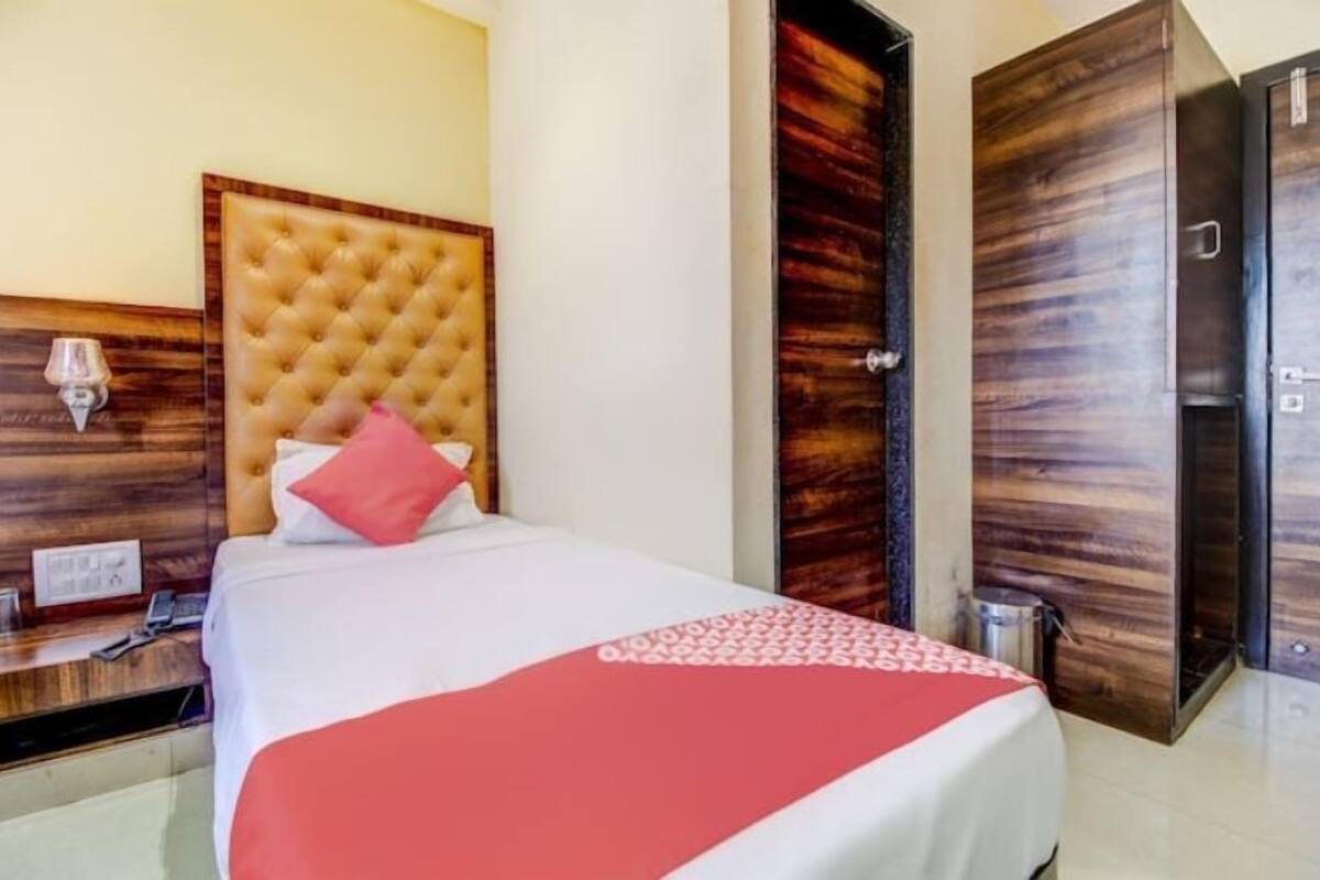 Quarto Duplo Deluxe | Cortinas/cortinados opacos, Wi-fi grátis, roupa de cama fornecida