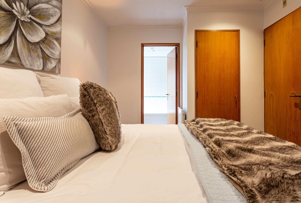 Alpine Lake View Spacious Two Bedroom Apartment - Queenstown, New Zealand