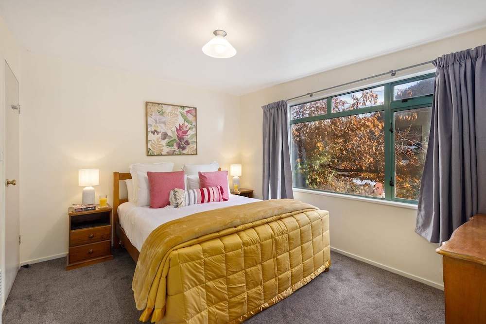 Central Cozy 3 Bedroom Home Free Wifi & Parking Flat Walk - Queenstown