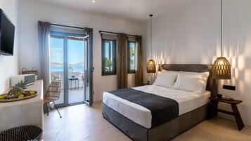 Quarto casal luxo, sacada, vista para o mar | Roupas de cama premium, camas com colchões pillow-top