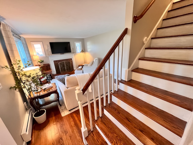 Charming 3br Hilltop House, Newly Remodeled With Arcade - Waterbury, CT