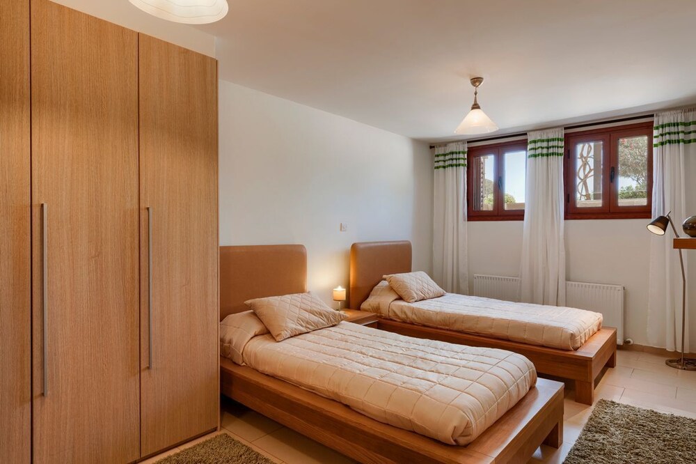 Villa Zsofia - Vier Schlafzimmer Resort, Schläft 8 - Zypern