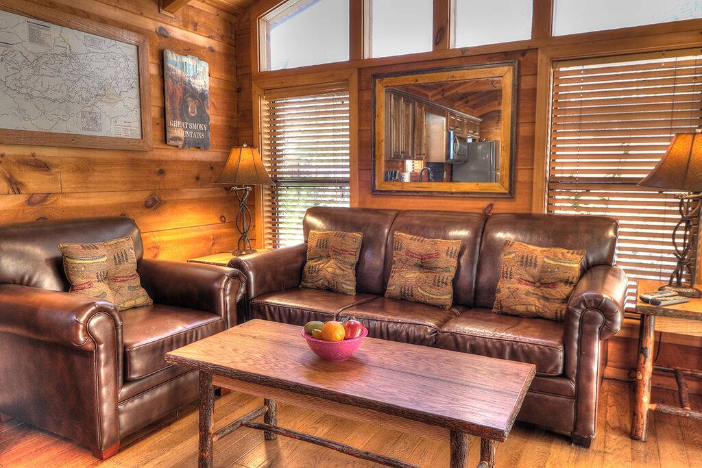 Dogwood: Cozy Cabin In Wooded Area Only Minutes Away From Downtown Gatlinburg