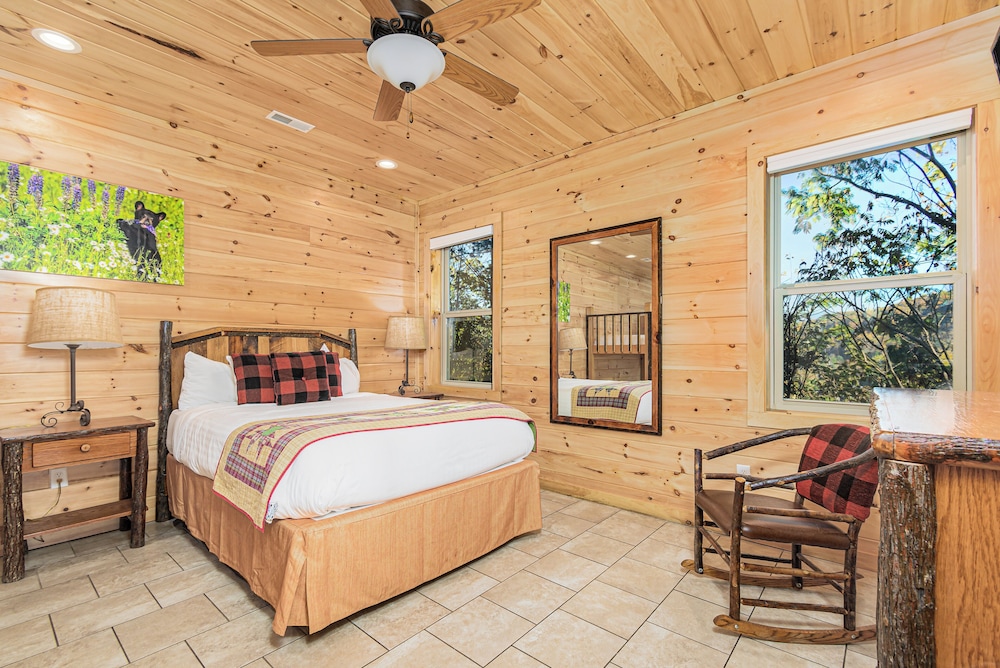 All About The View: Gatlinburg Cabin Of Your Dream Getaway. - Gatlinburg, TN